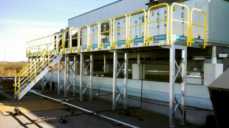 Customized Work Platform for a Power Generator - ErectaStep